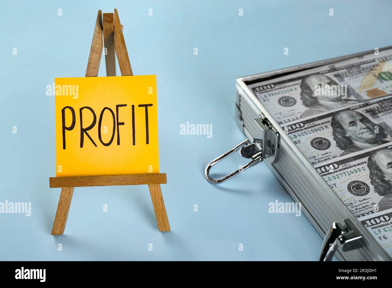 Money in the bank briefcase hi-res stock photography and images - Alamy