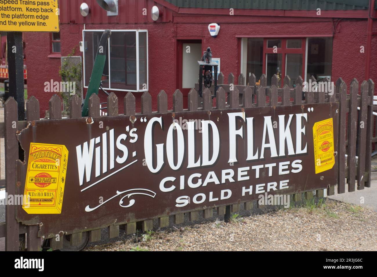 Old Fashioned sign advertising tobacco Stock Photo - Alamy