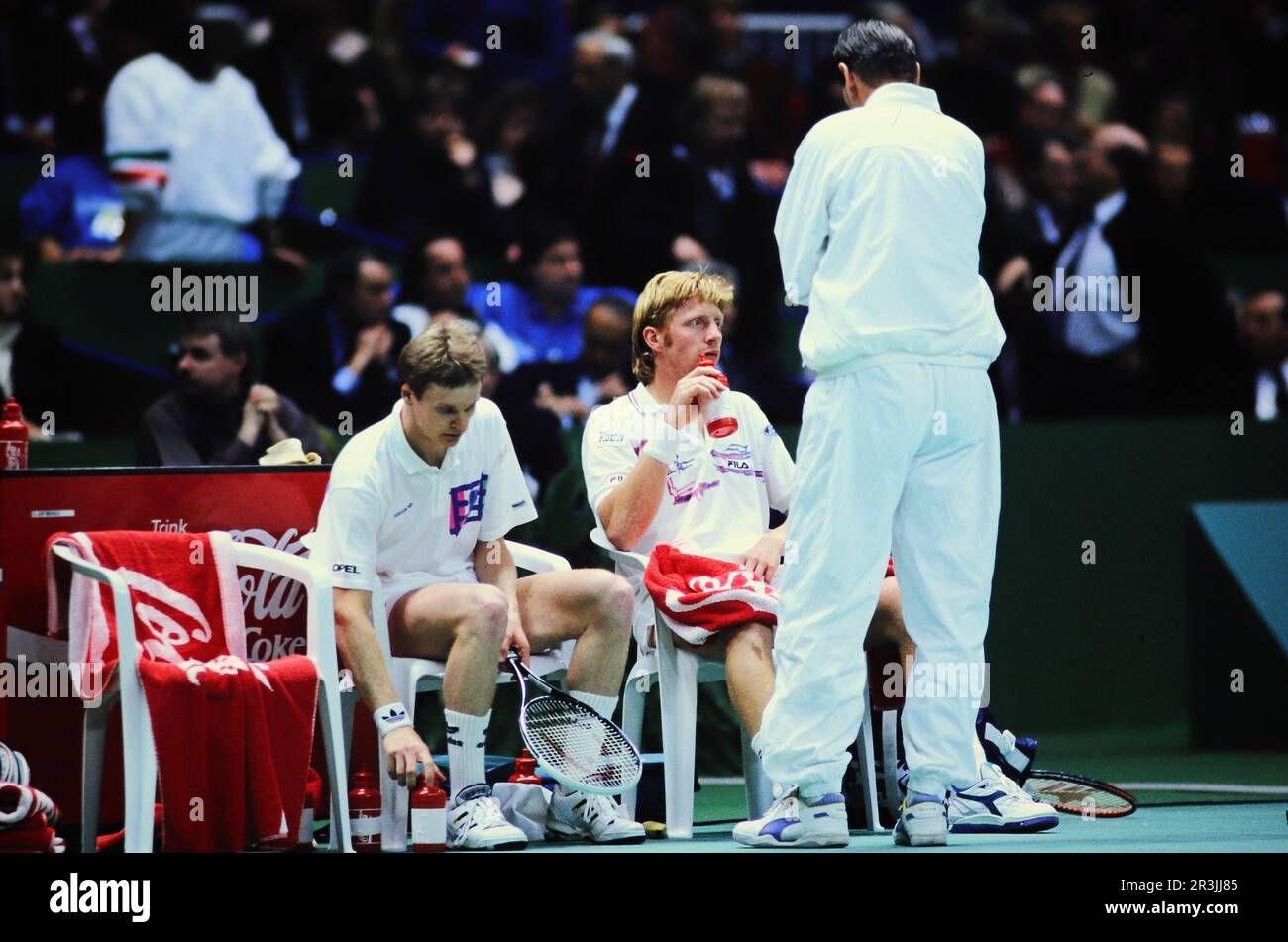 Boris Becker und Eric Jelen, deutscher Tennisspieler, auf dem ...