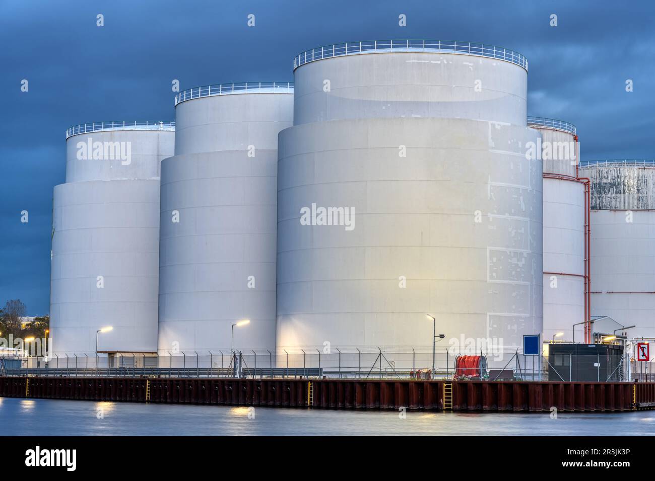 Fuel storage tanks hi-res stock photography and images - Alamy