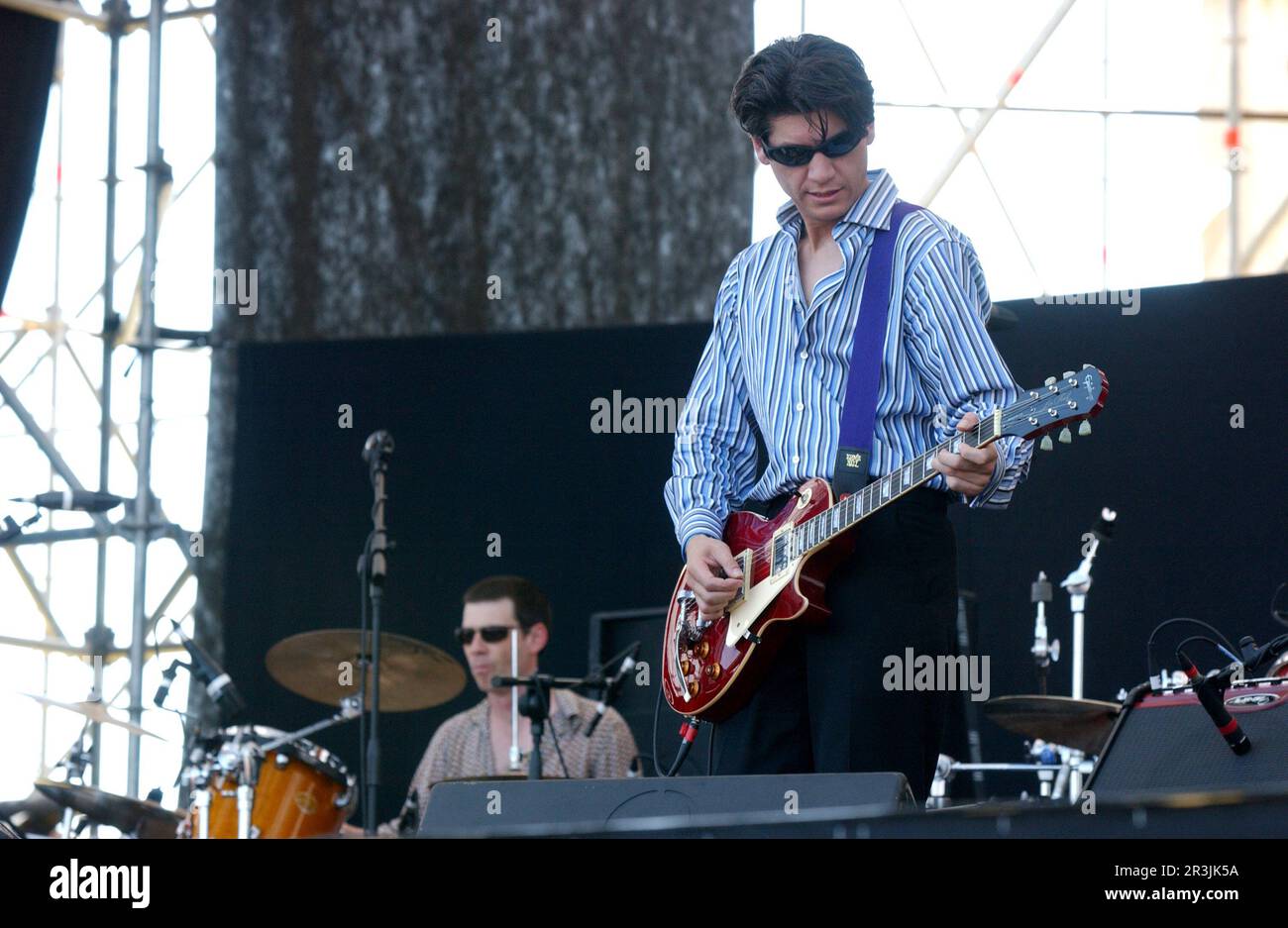 Robin brown guitarist hi-res stock photography and images - Alamy