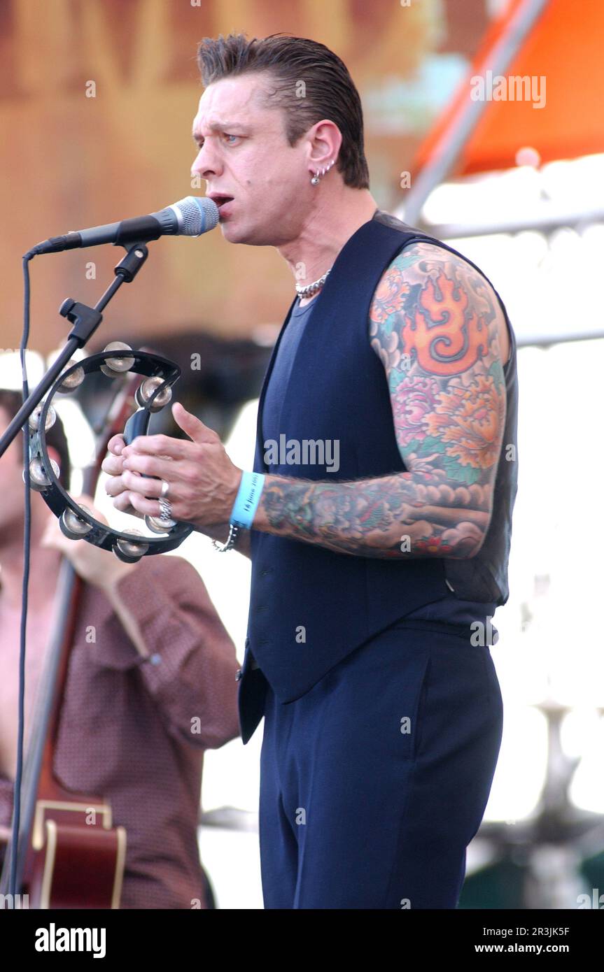 Imola Italy 2002-06-16: Liam McKahey singer of Cousteau at the Heineken ...
