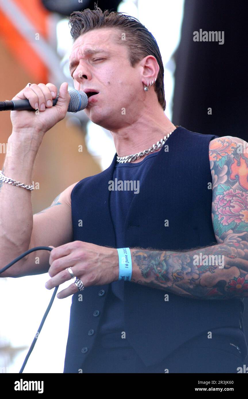 Imola Italy 2002-06-16: Liam McKahey singer of Cousteau at the Heineken ...