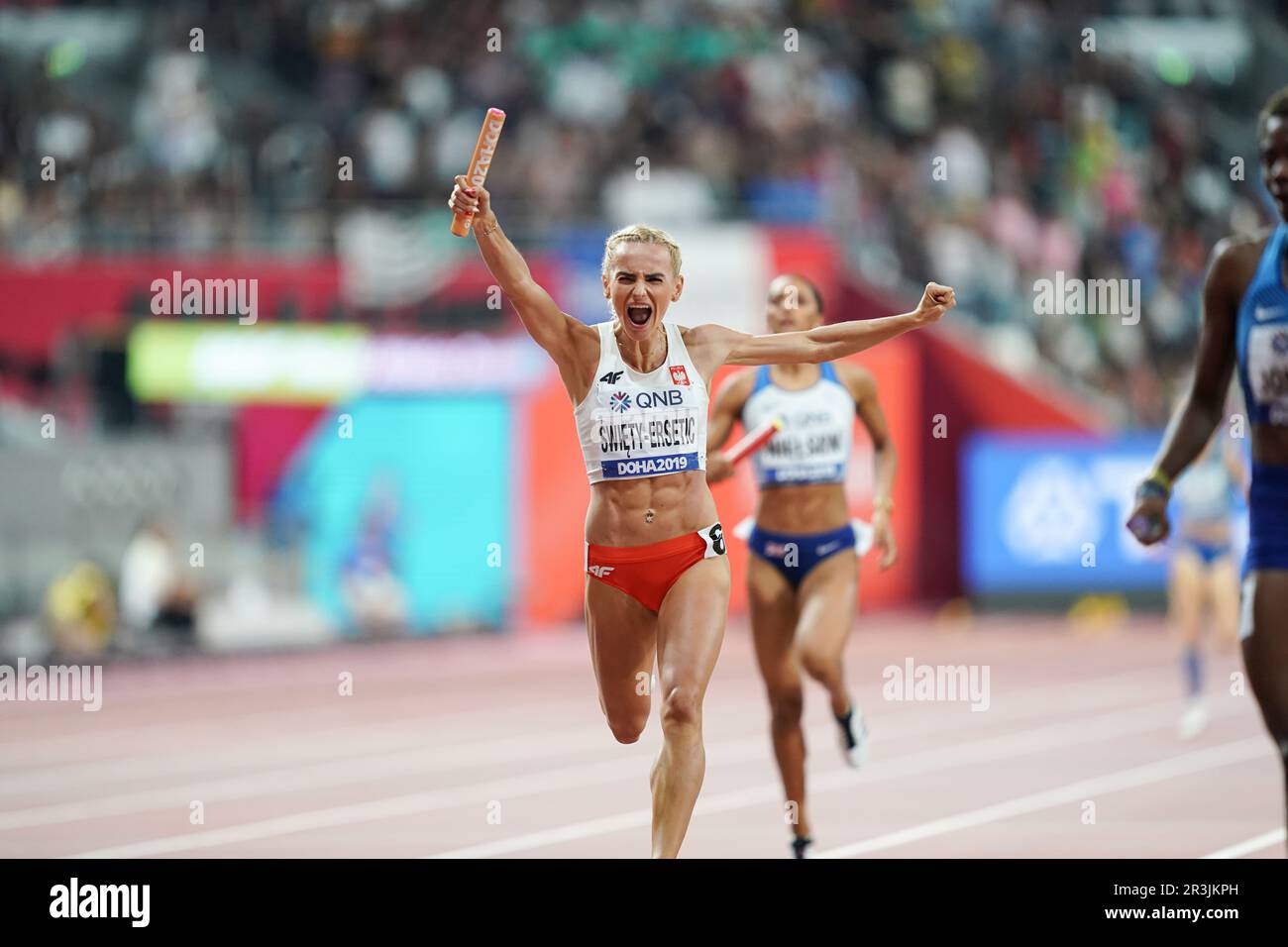 Justyna Święty-Ersetic running the 4x400m relay at the 2019 World ...