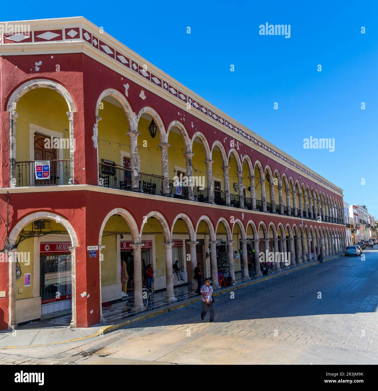 Historical Spanish colonial buildings, Plaza de la Independencia ...