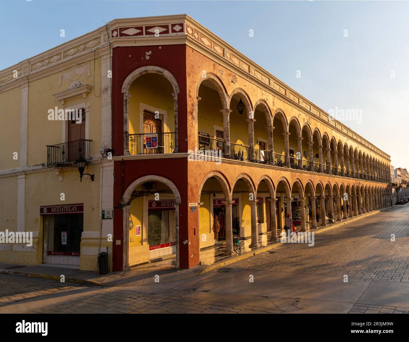 Historical Spanish colonial buildings, Plaza de la Independencia ...