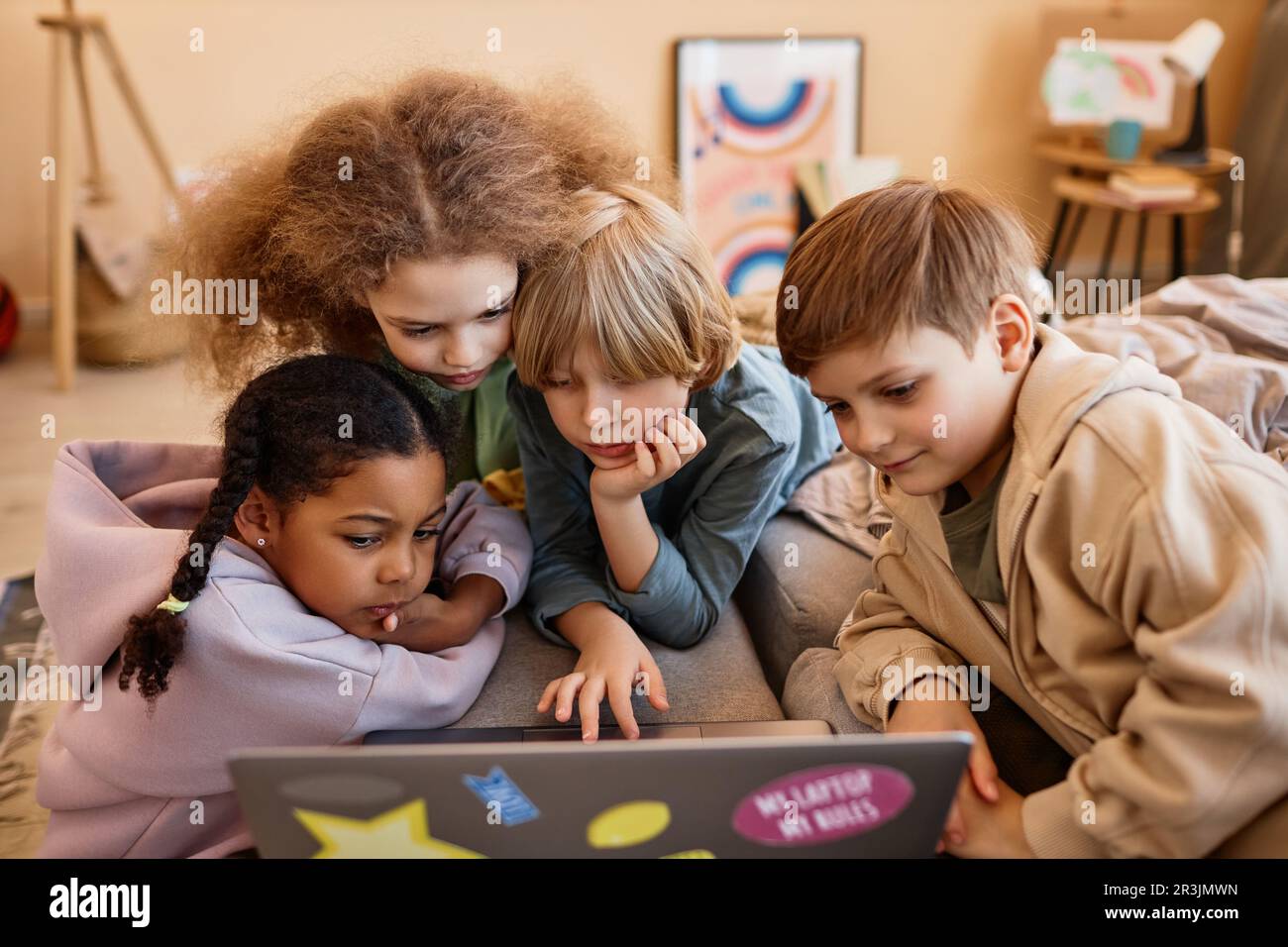 Group people huddled together hi-res stock photography and images - Alamy