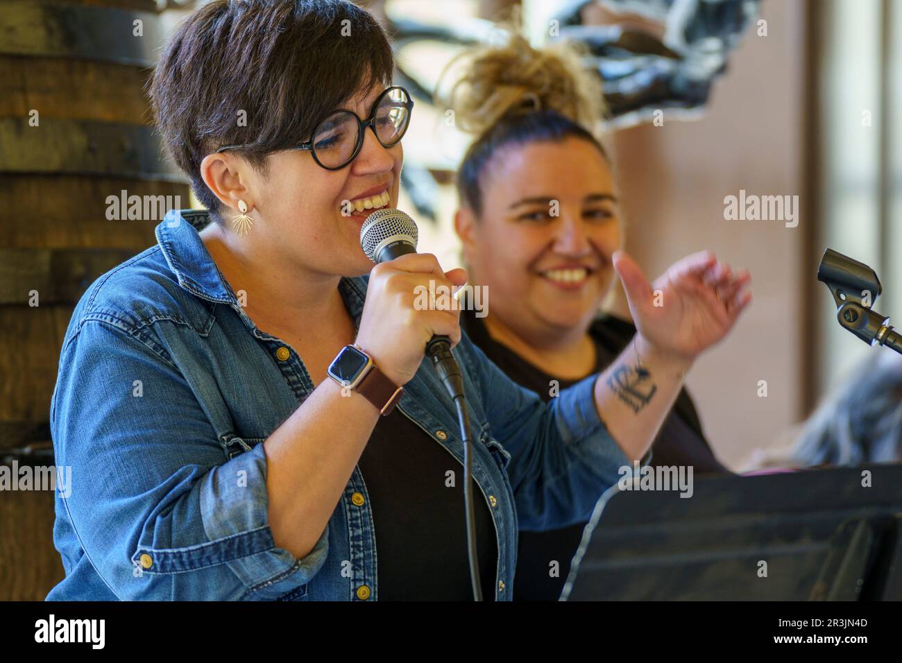 Acoustic experiences hi-res stock photography and images - Alamy