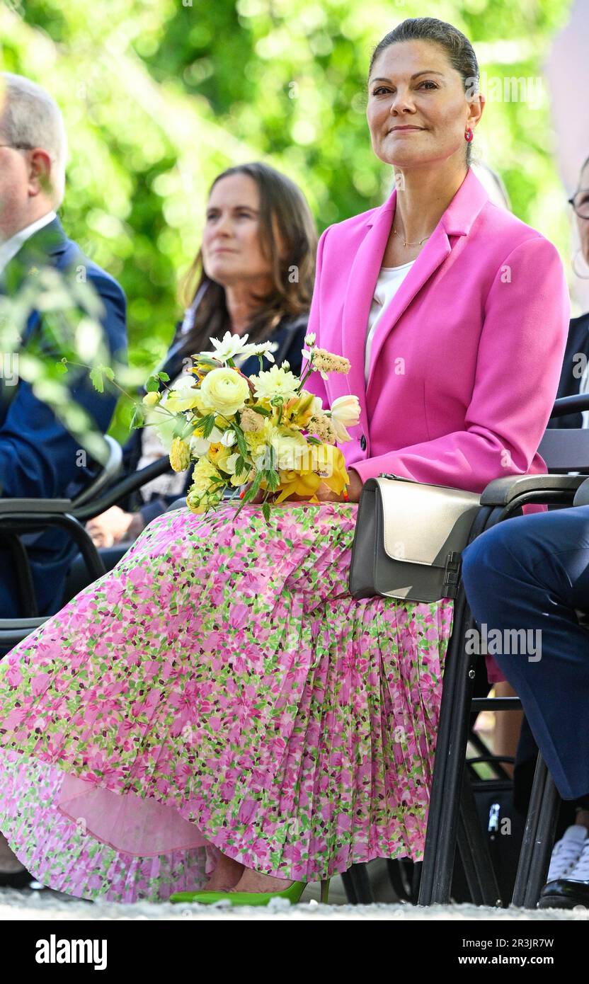 Crown Princess Victoria and Prince Daniel at Rudbeckianska gymnasiet ...
