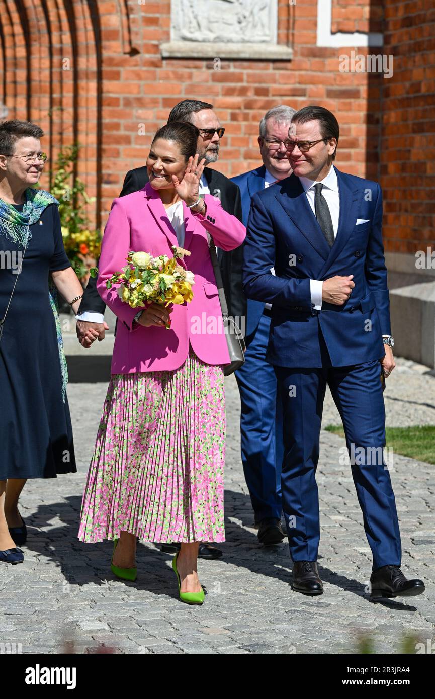 Crown Princess Victoria and Prince Daniel at Rudbeckianska gymnasiet ...