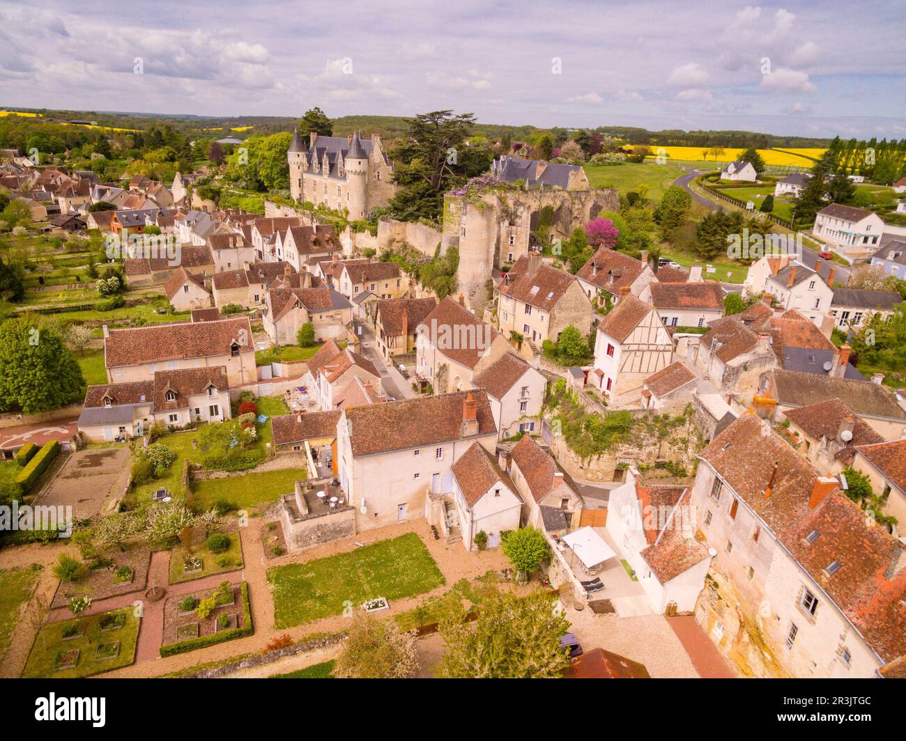 Castillo medieval del siglo xi hi-res stock photography and images - Alamy