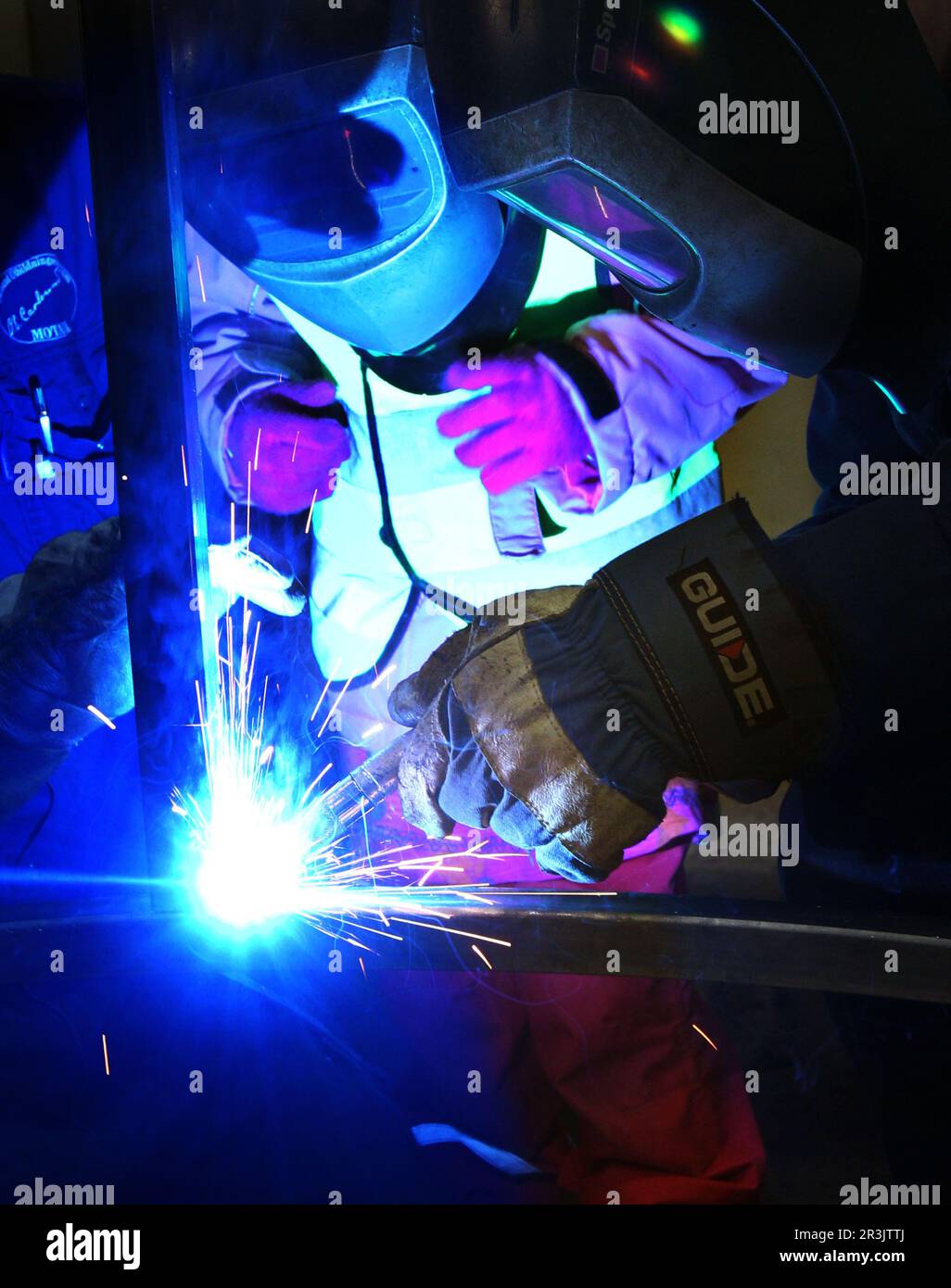 Children who get to try welding in a workshop Stock Photo - Alamy