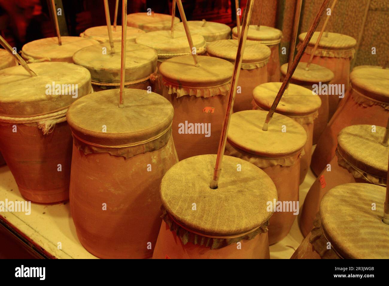 Instrumento musical tradicional hi-res stock photography and images - Alamy