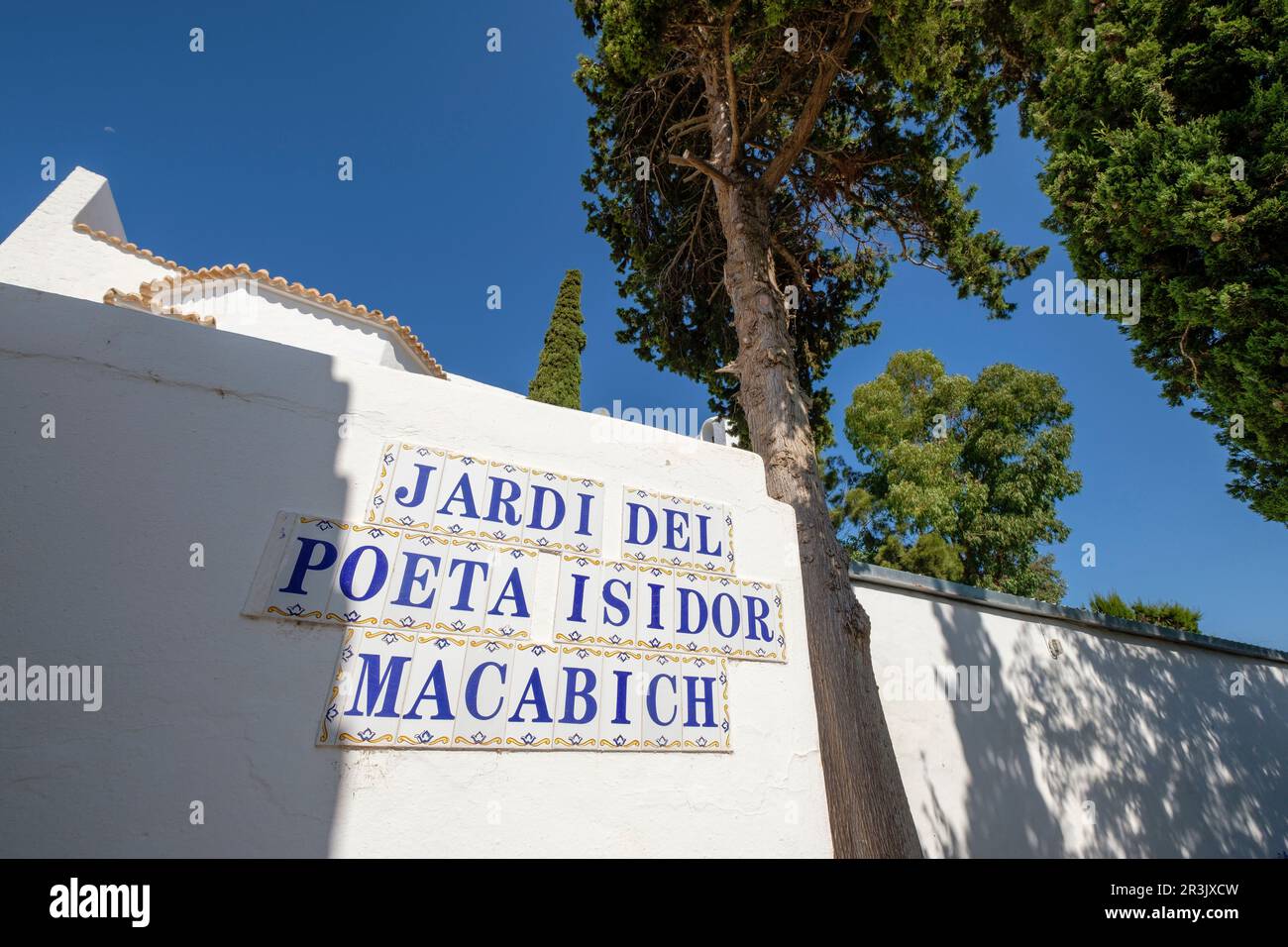 jardin del poeta Isidor Macabich, cementerio de Santa Eulària (Puig de ...