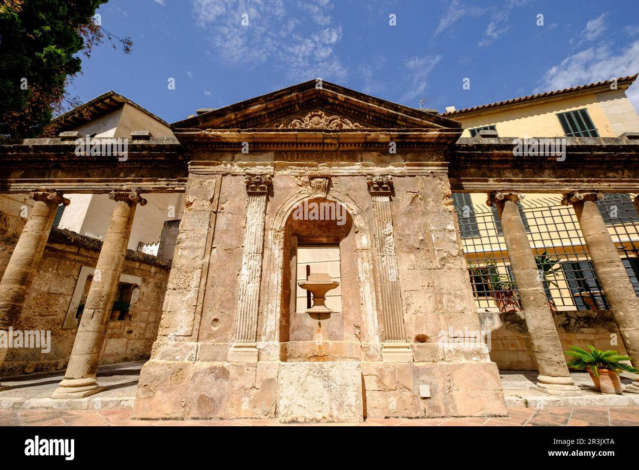 exedra clasicista, Can San Simón , propiedad en el siglo XVIII de la ...