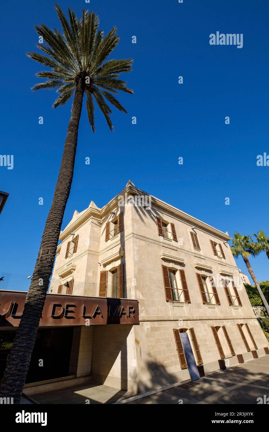 Sa petrolera building hi-res stock photography and images - Alamy