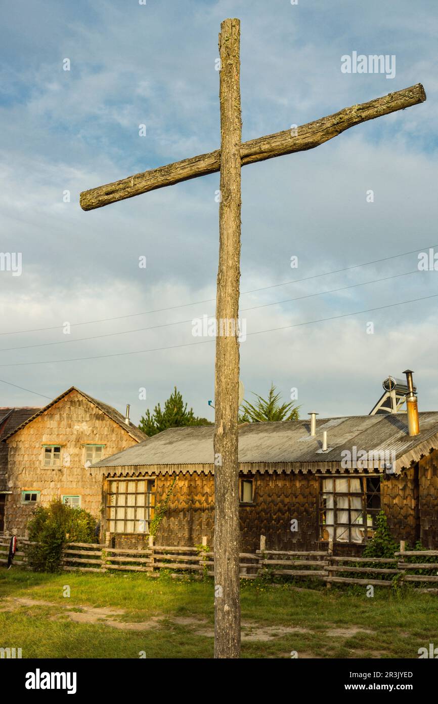 vivienda tradicional chilota, fabricada con tejas de madera, Quinchao ...