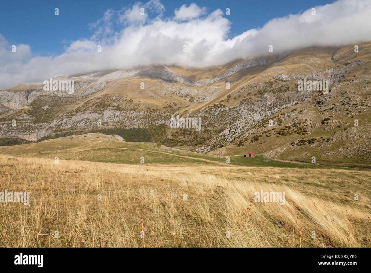 Refuge of DiosTe Salve, Plan d, Anitz, path GR11, western valleys ...