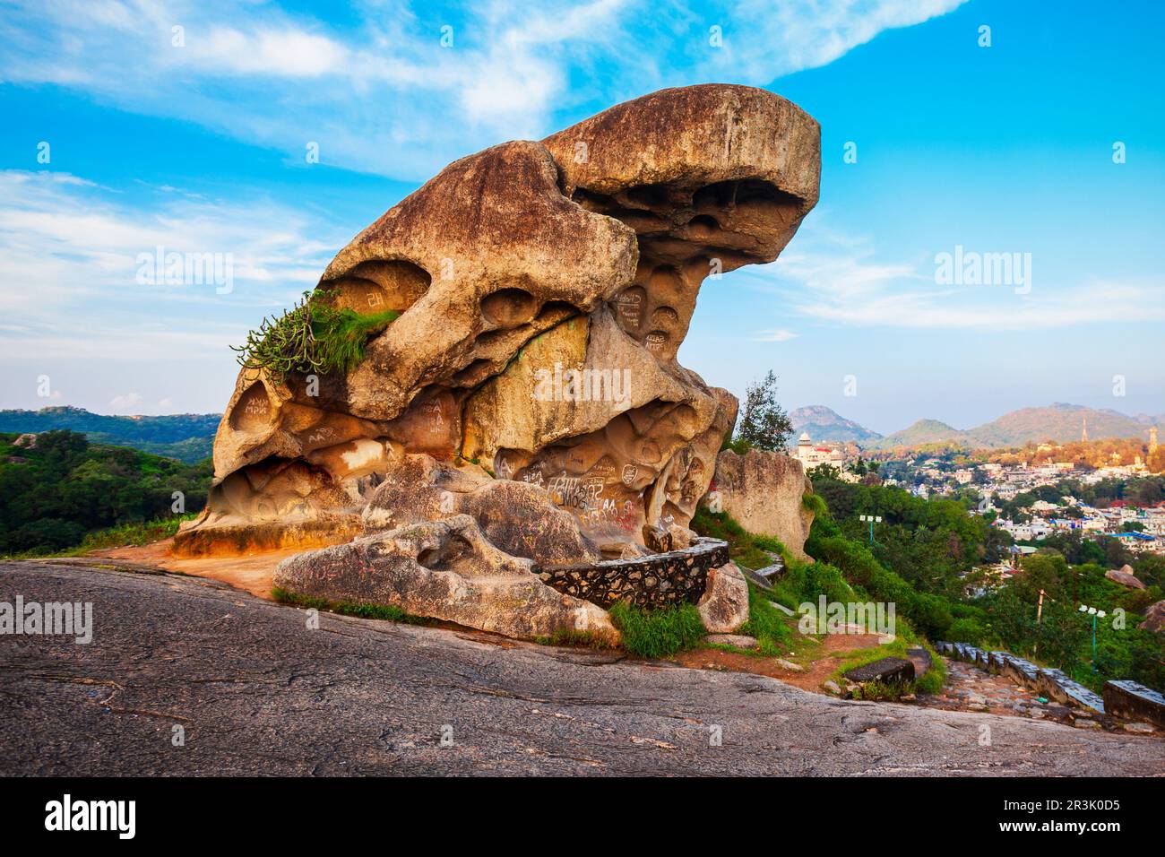 Toad rock mount abu hi-res stock photography and images - Alamy