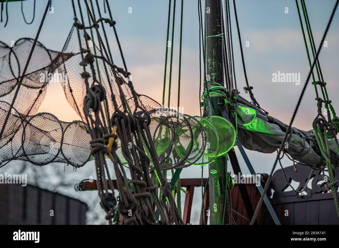 Rigging pulleys hi-res stock photography and images - Alamy