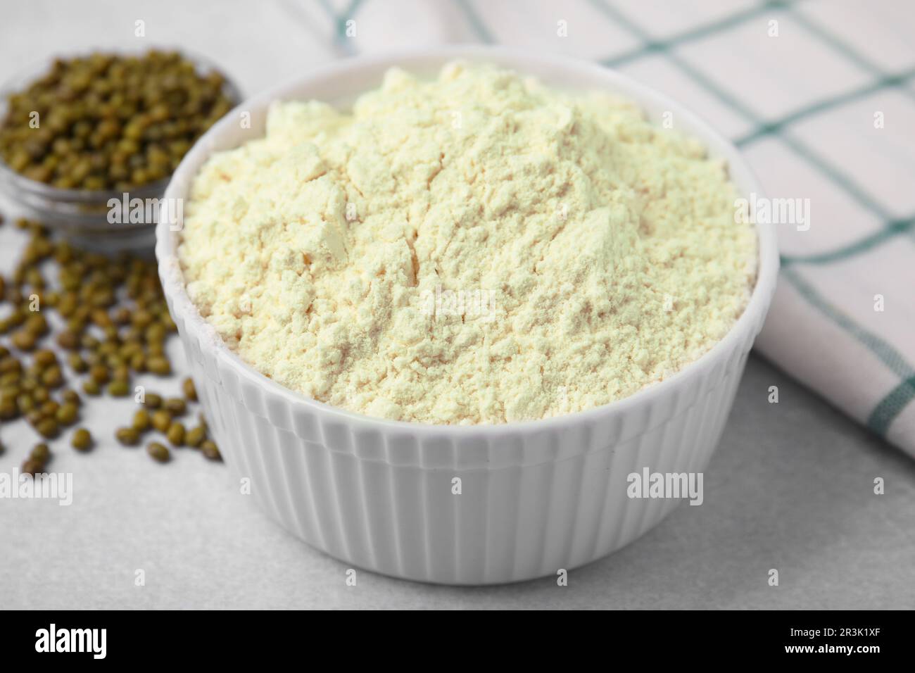 Mung beans flour grain hi-res stock photography and images - Alamy
