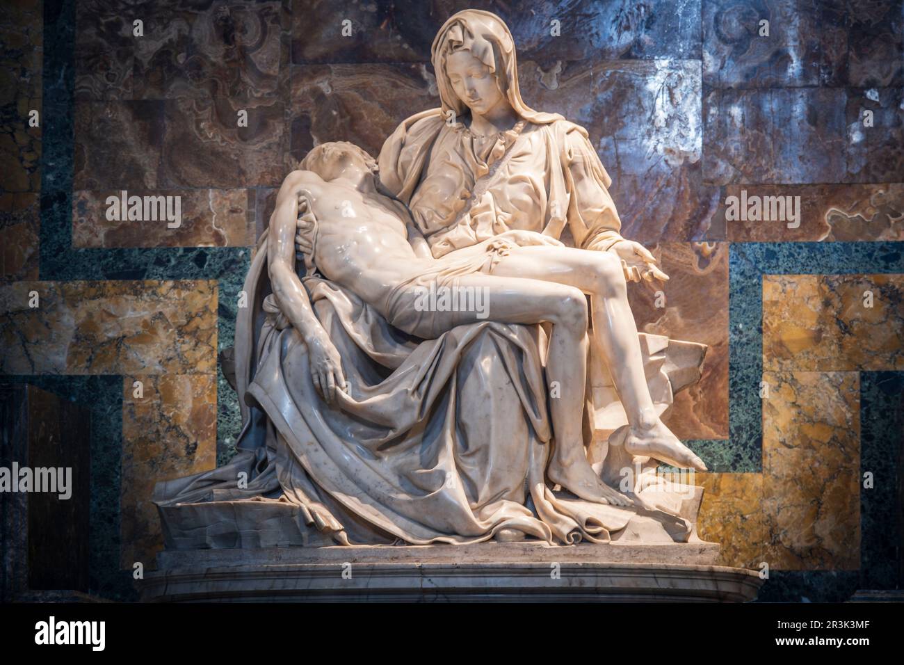 Pietà del Vaticano, marble sculpture group made by Michelangelo, papal ...