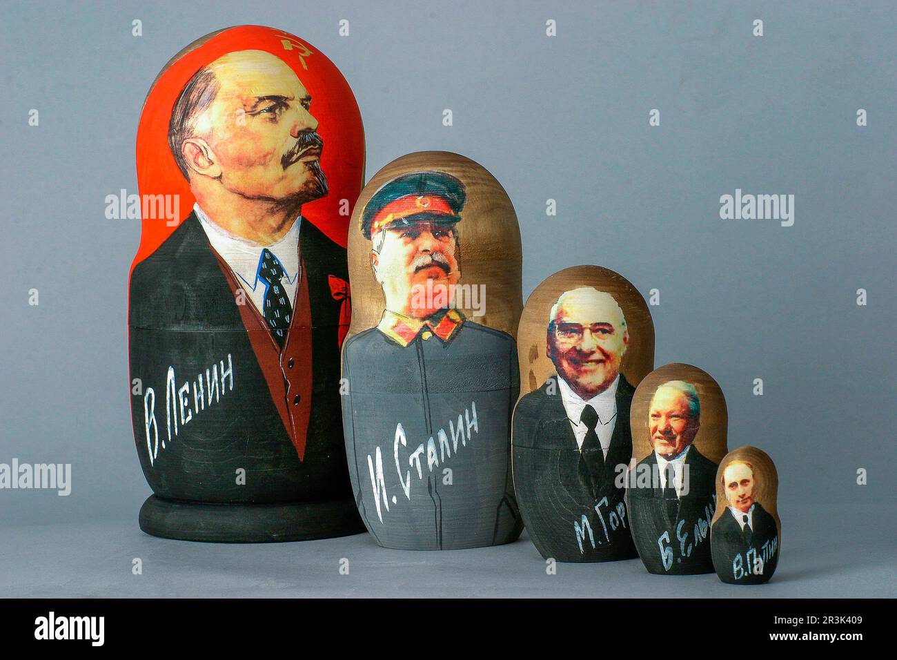Russia Matrushka or matroiska dolls from Russia that fitt in eachother ...