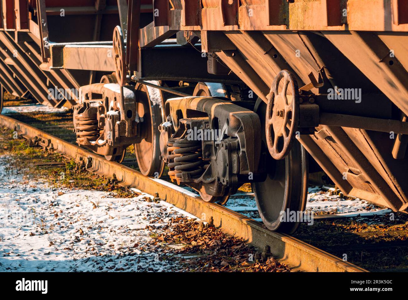 Railway carriage grain carrier for transporting agricultural crops at ...