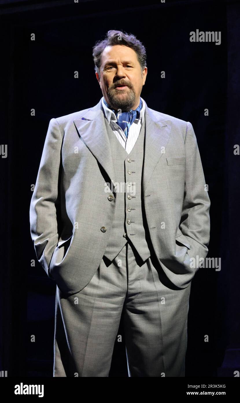Aspects of love michael ball hi-res stock photography and images - Alamy