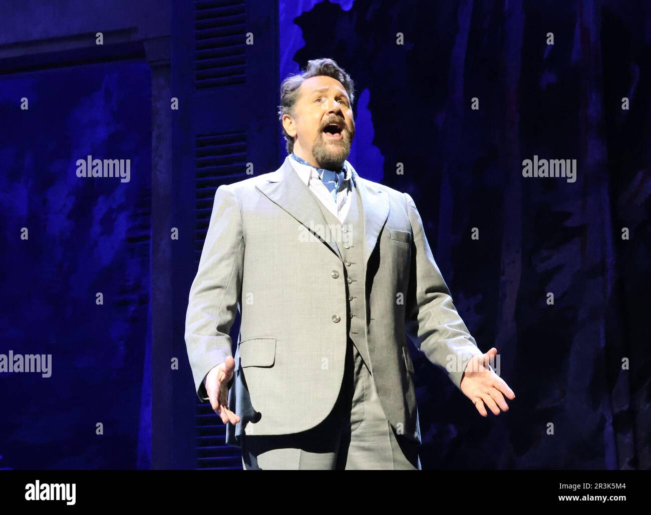 Aspects of love michael ball hi-res stock photography and images - Alamy