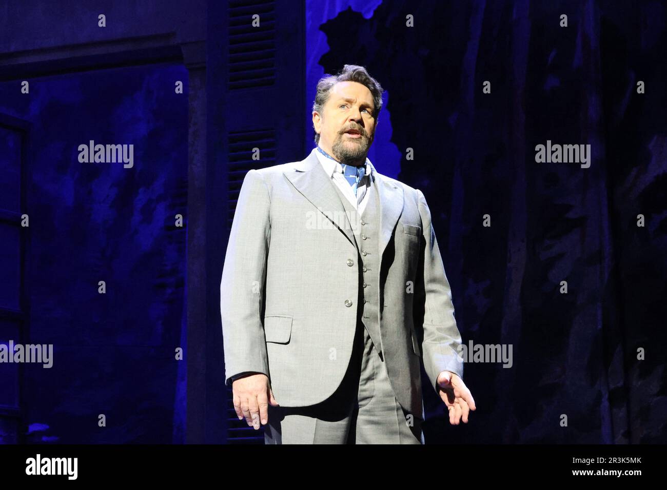 Aspects of love michael ball hi-res stock photography and images - Alamy