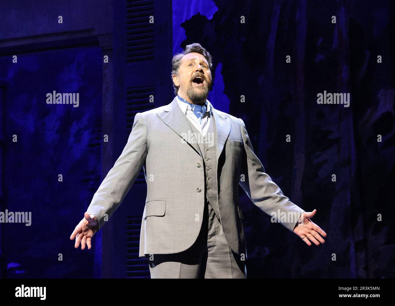 Aspects of love michael ball hi-res stock photography and images - Alamy