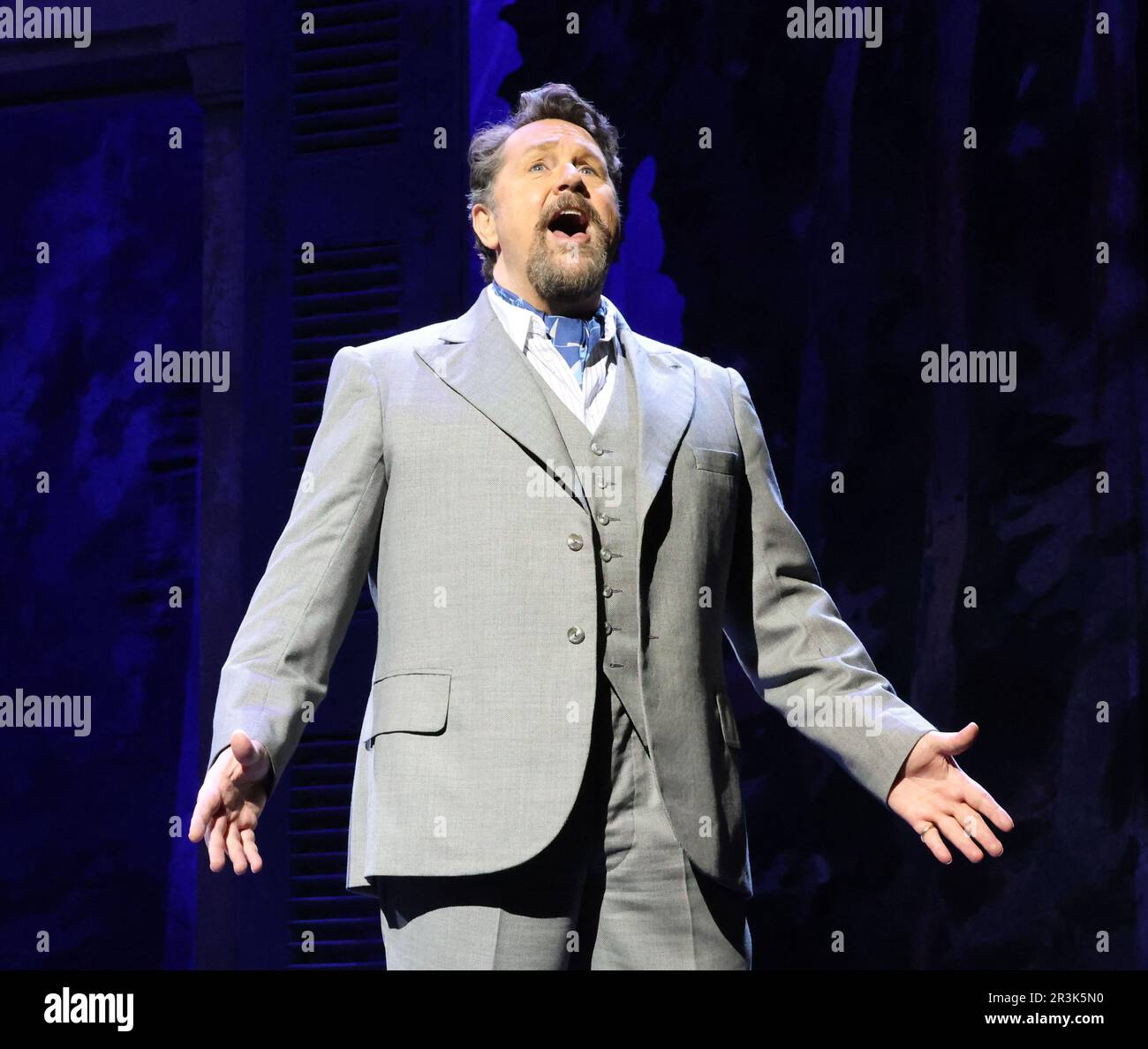 Aspects of love michael ball hi-res stock photography and images - Alamy