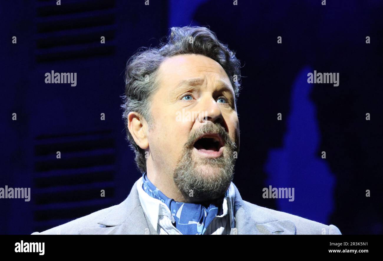 Michael Ball, Aspects of Love - Production Photography, Lyric Theatre ...