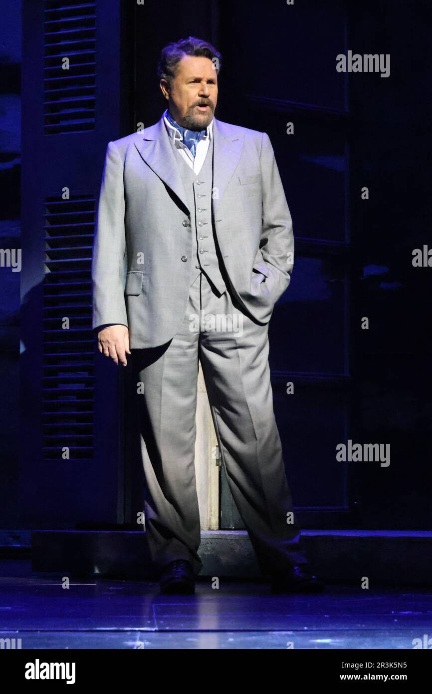 Michael Ball, Aspects of Love - Production Photography, Lyric Theatre ...