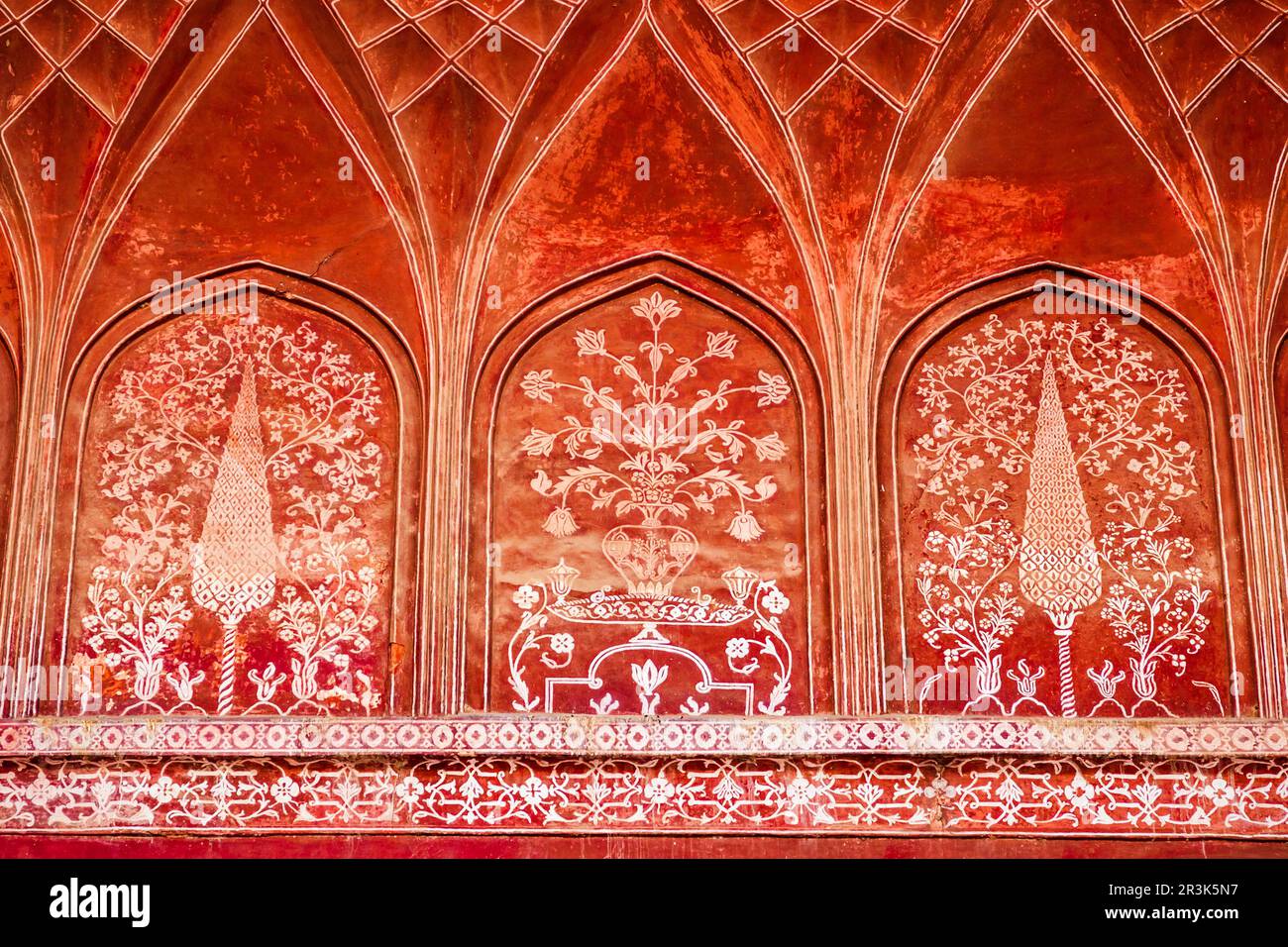 Geometric pattern background on the wall of Taj Mahal palace in Agra ...