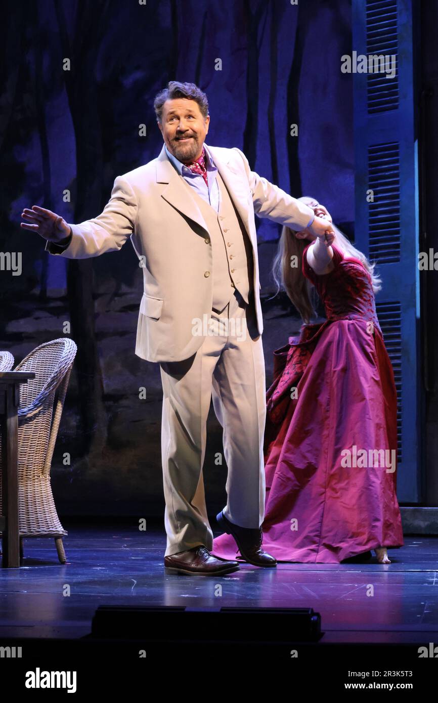 Aspects of love michael ball hi-res stock photography and images - Alamy