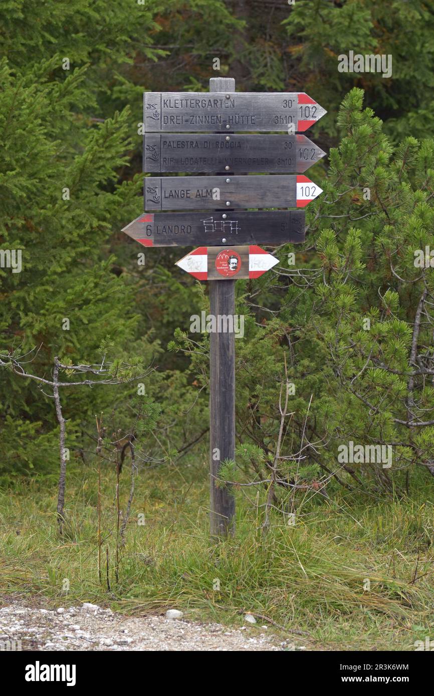 Hiking trails signpost in hi-res stock photography and images - Alamy