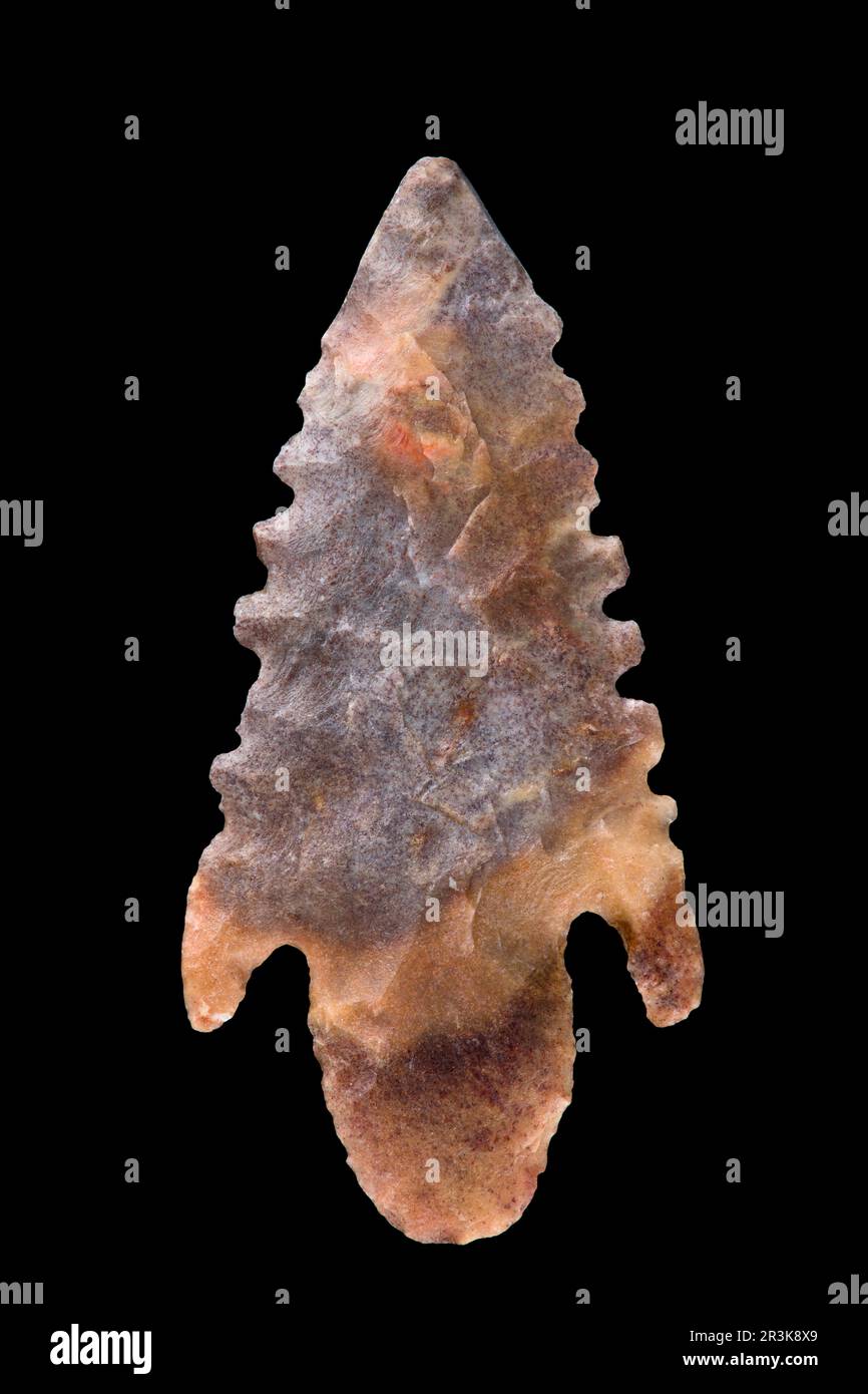 Arrowhead in cut stone with peduncle and wings. Neolithic period. North ...