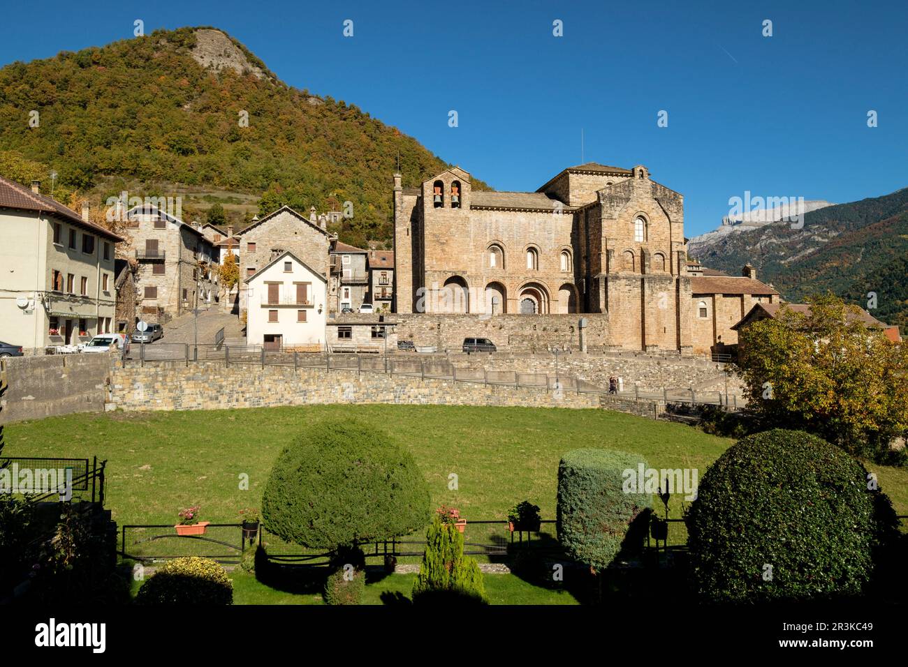Monasteries of aragon of the 9th century hi-res stock photography and ...