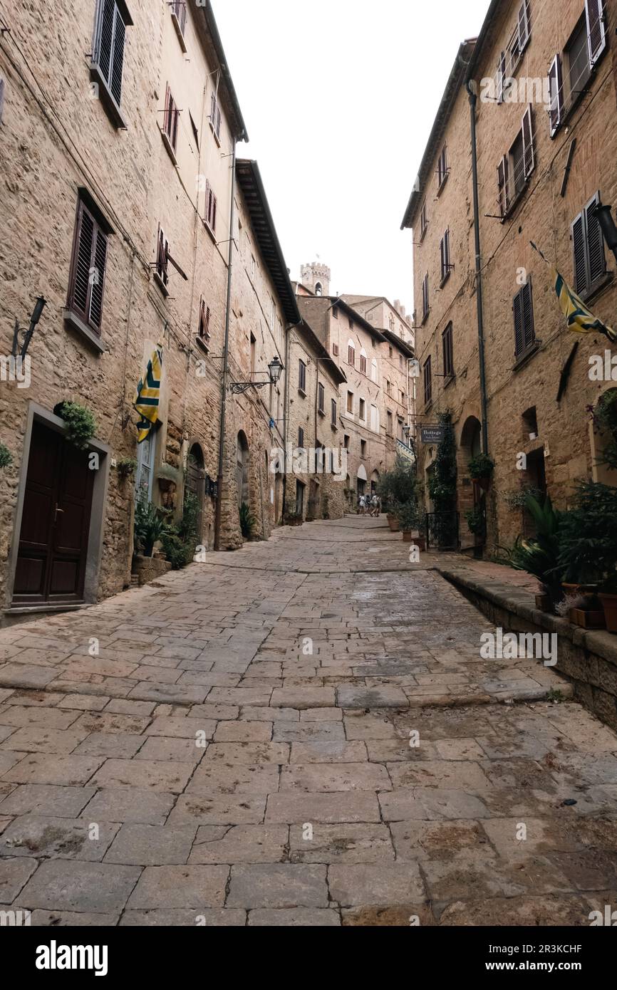 View cathedral alley house hi-res stock photography and images - Alamy
