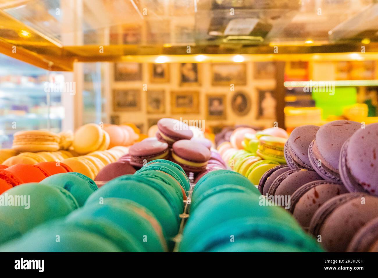 Secret shop window hi-res stock photography and images - Alamy