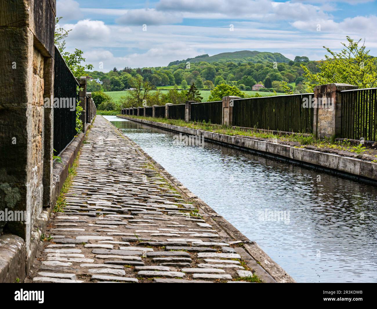 View along the Avon Aqueduct on the Union Canal, the longest and ...
