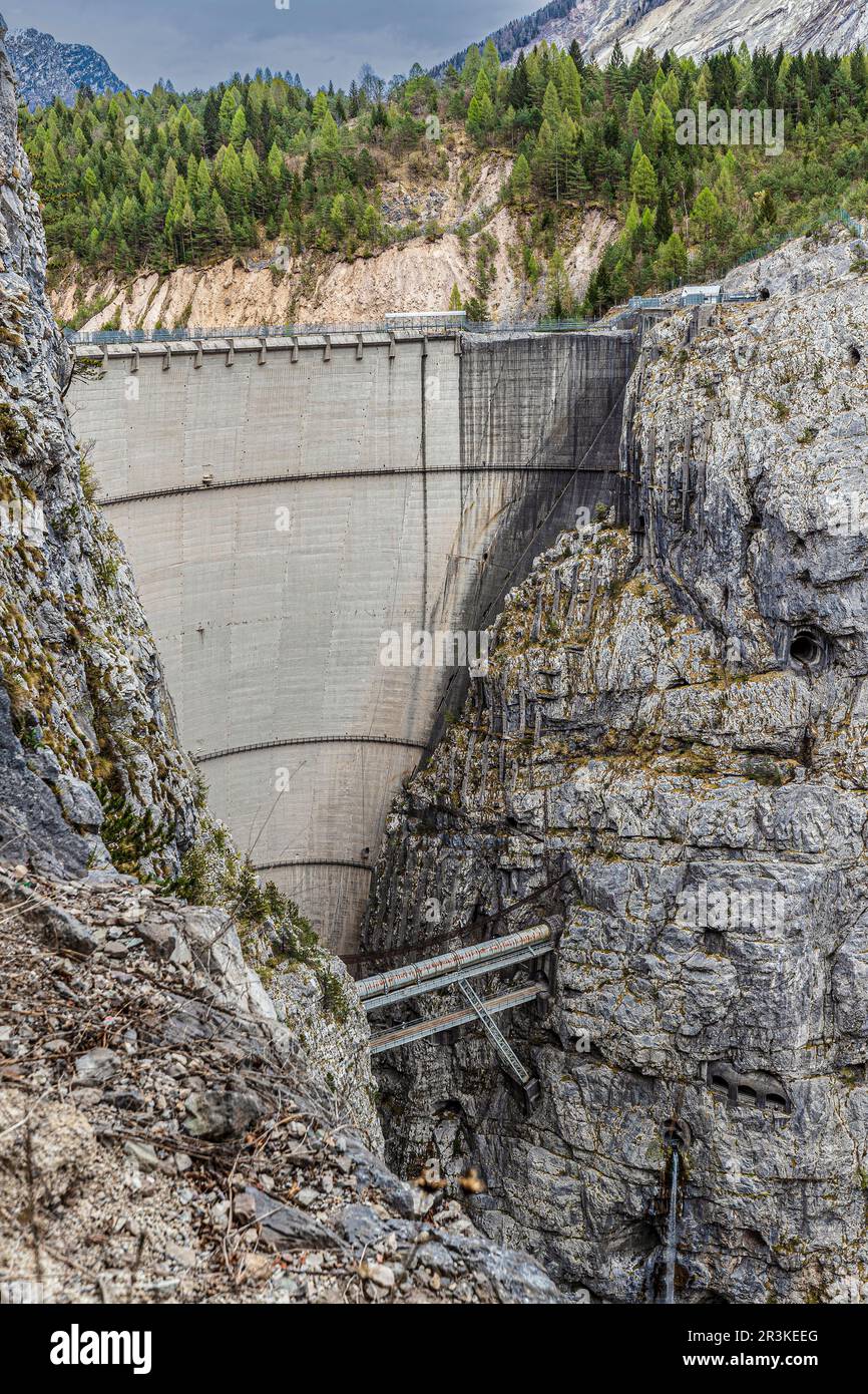 Vajont dam hi-res stock photography and images - Alamy