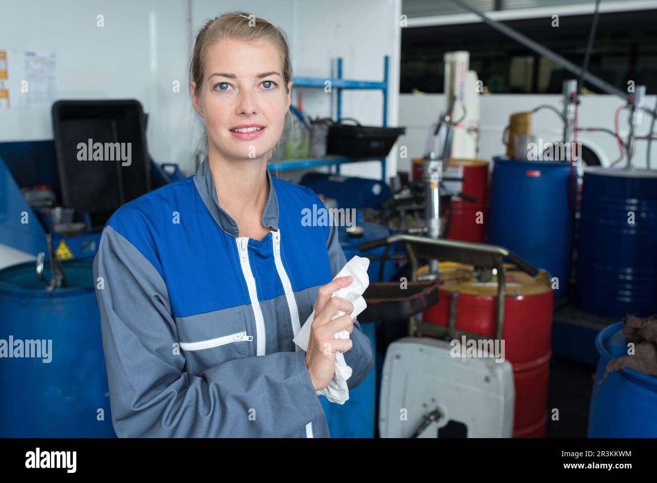 female mechanic fixing a car Stock Photo - Alamy