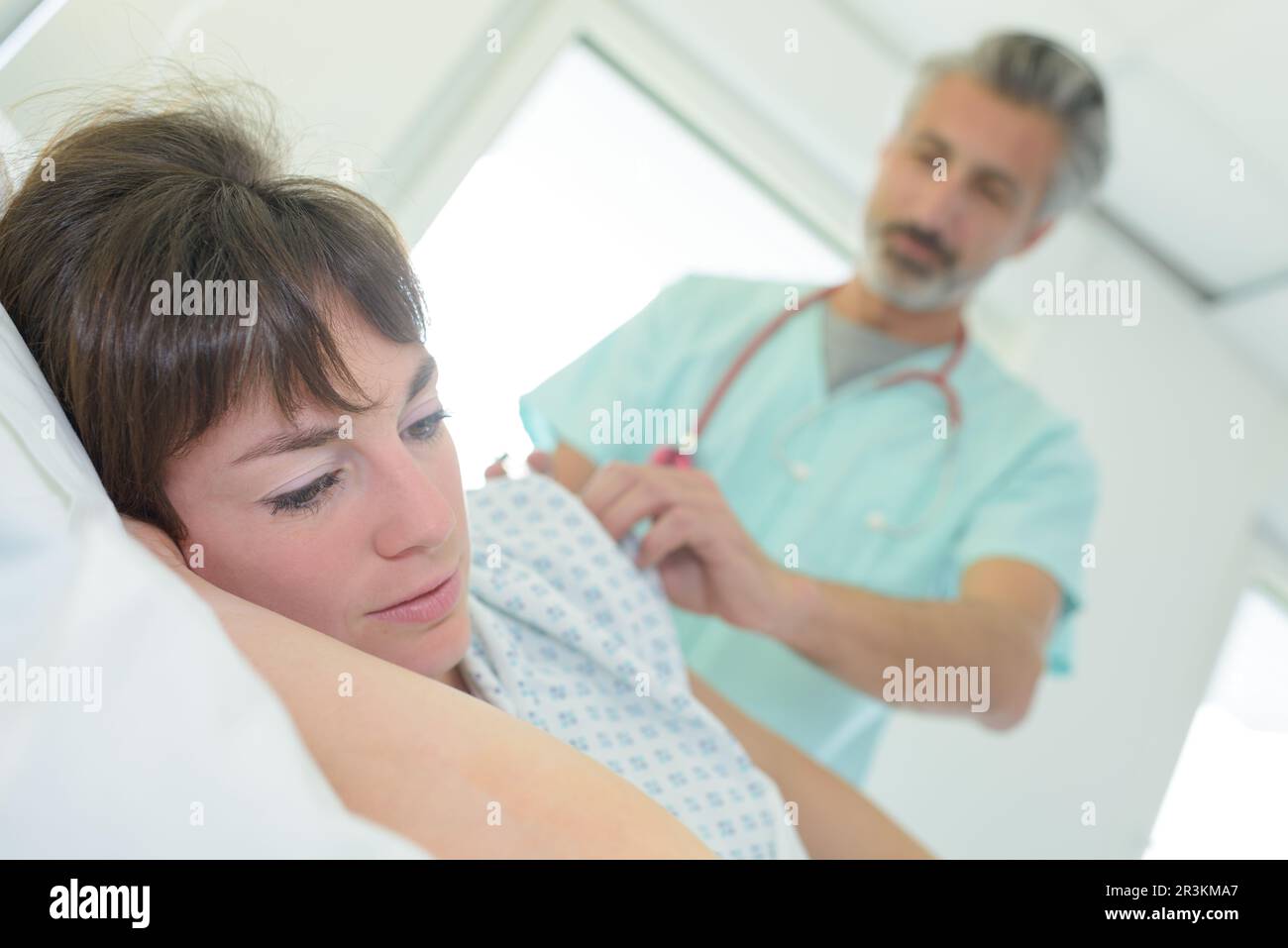 woman in delivery room of hospital with doctor Stock Photo - Alamy