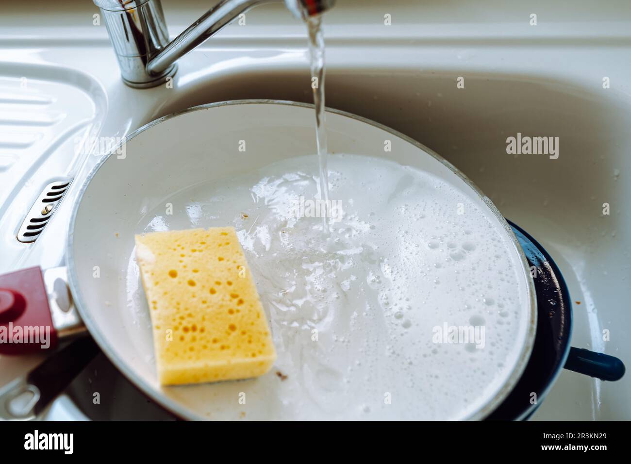 Dirty unwashed dishes in kitchen sink Stock Photo - Alamy Dirty unwashed dishes in kitchen sink Stock Photo - Alamy