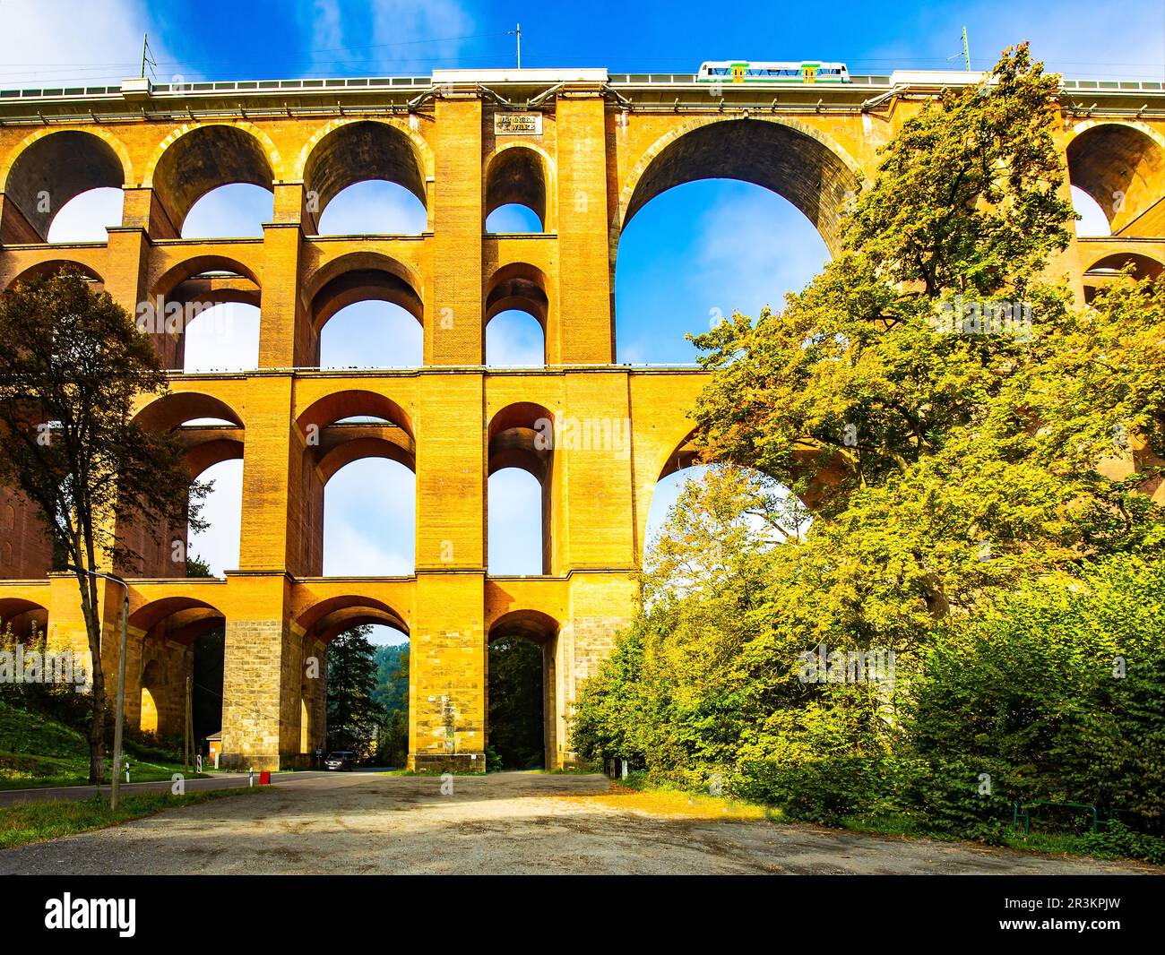 Brick built viaduct hi-res stock photography and images - Alamy