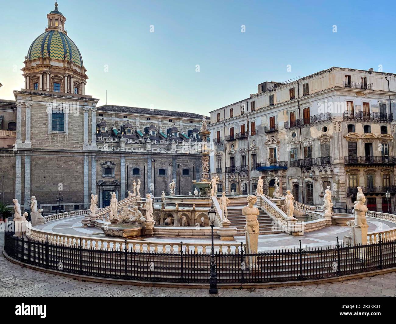 Piazza Pretoria, the square of shame in the old town of Palermo in ...