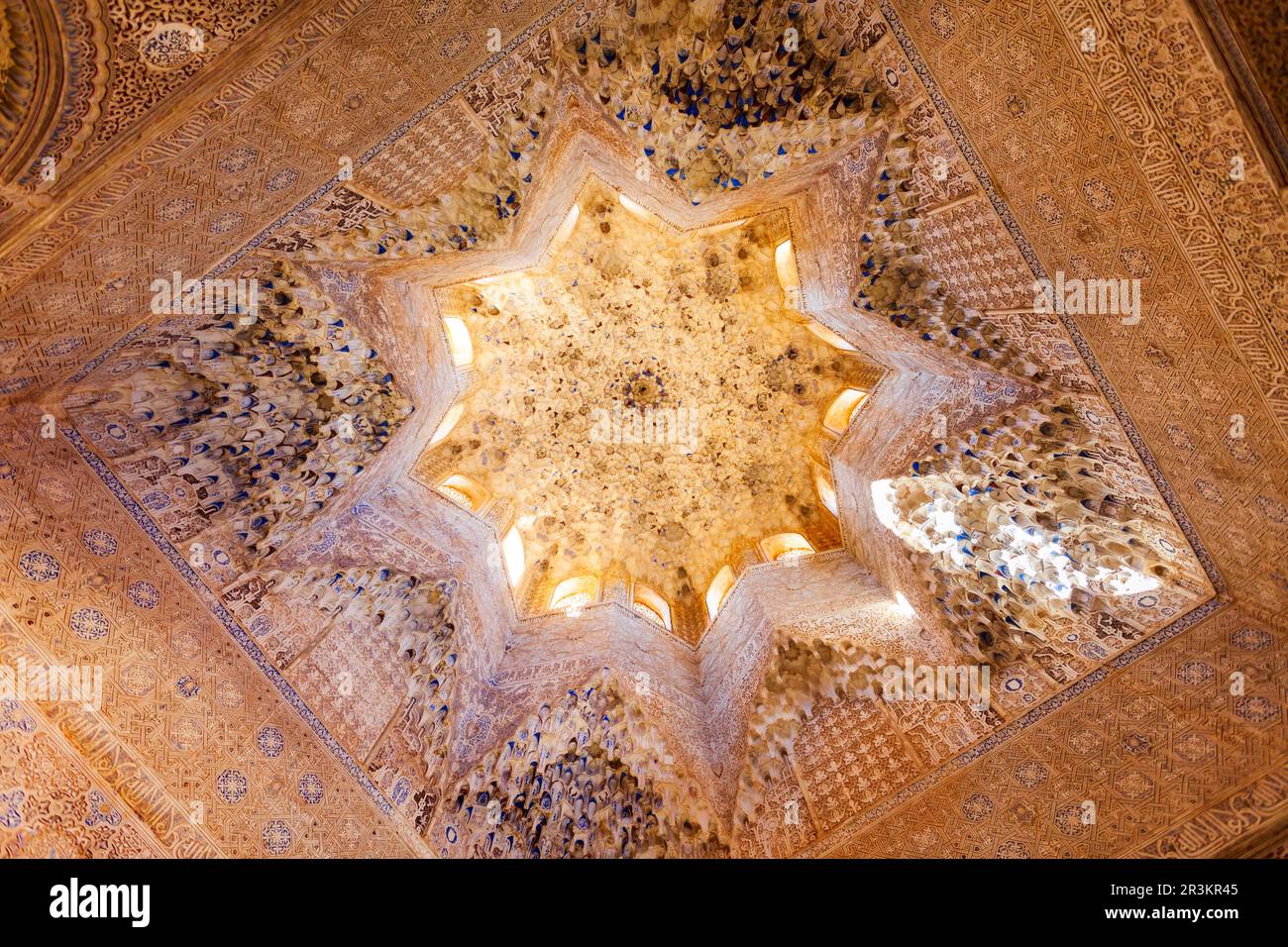 Alhambra palace interior hi-res stock photography and images - Alamy